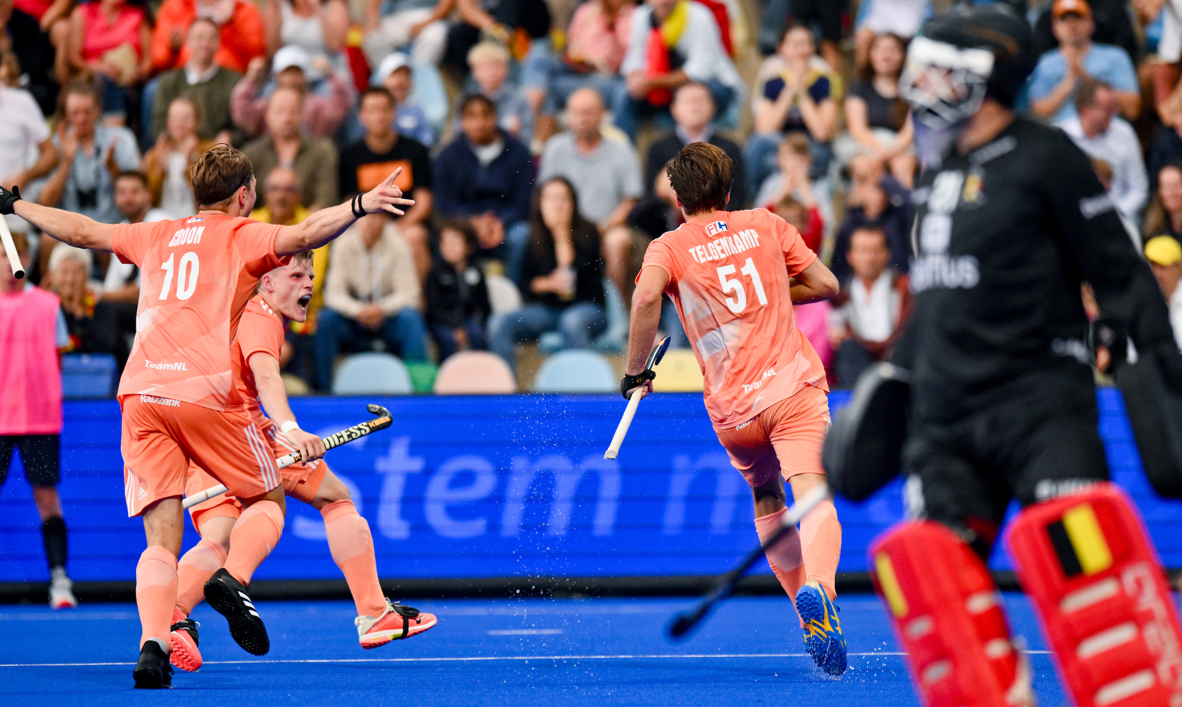 Wonderboy Telgenkamp sends Dutch into Euro final - EuroHockey